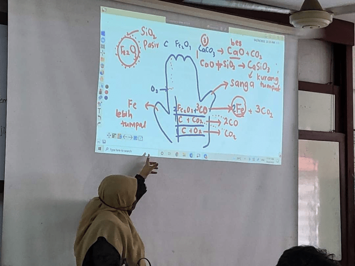 Meningkatkan kemahiran menerangkan proses pengekstrakan bijih besi ...